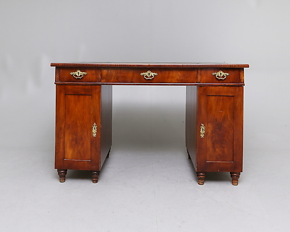 DESK, 1800s. Furniture - Tables - Auctionet