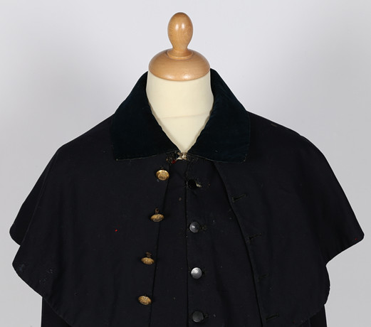 A CIRCA 1830's BRITISH OFFICERS WATCH COAT/CLOAK. Weapons & Militaria ...