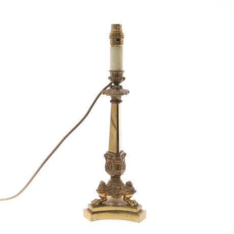 EN LJUSSTAKE I FÖRGYLLD MÄSSING I EMPIRESTIL, OMVANDLAD TILL EN ...