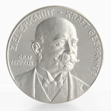 Eine Gedenkmünze von 1908 (Werner Stein/Carl Berg) aus dem abgestürzten ...