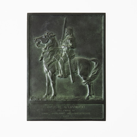 BRONSPLAKETT, Överste Gilbert Hamilton, till minne av Kungl Smålands ...