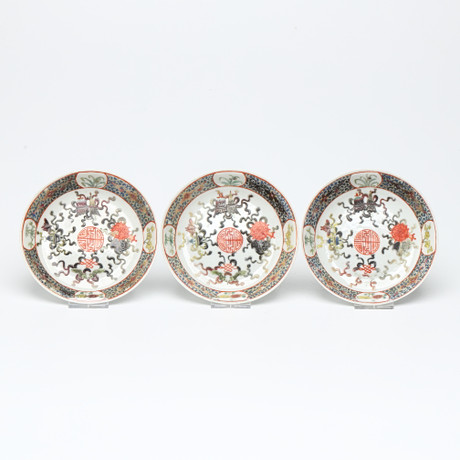 A set of three Chinese SHO porcelain dishes, 19th century. Asiatica ...