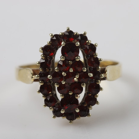 RING, 14 K guld med granater. Smycken & Ädelstenar - Ringar - Auctionet