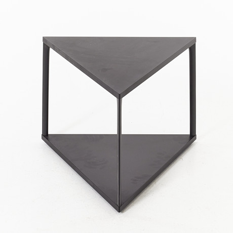 HAY. sidobord, "Eiffel Triangle", samtida, formgiven av Depping ...