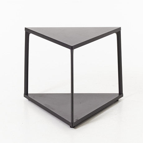 HAY. sidobord, "Eiffel Triangle", samtida, formgiven av Depping ...