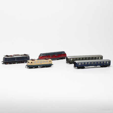 MÄRKLIN 3 lok och 2 personvagnar. Leksaker - Leksaker - Auctionet