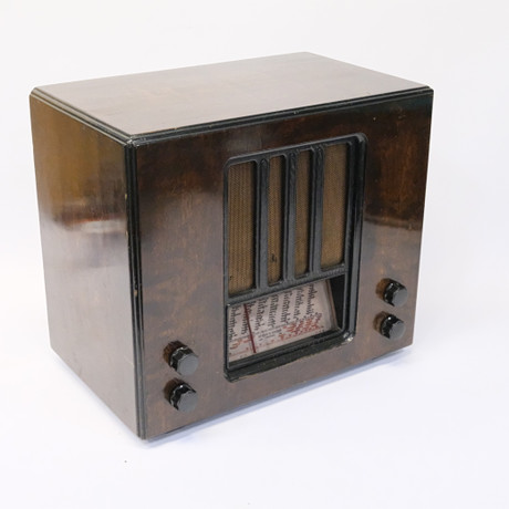 STERN & STERN. RADIO APPARATUS. TYPE V68. CIRCA 1935. Miscellaneous ...