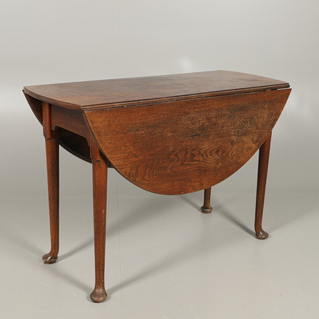 AN EARLY 19TH CENTURY OAK DROP FLAP TABLE. Furniture - Tables - Auctionet