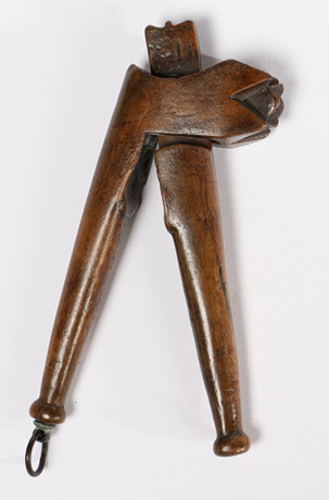 AN 18TH CENTURY FRUITWOOD CROSSOVER LEVER-ACTION NUTCRACKER, ENGLISH ...