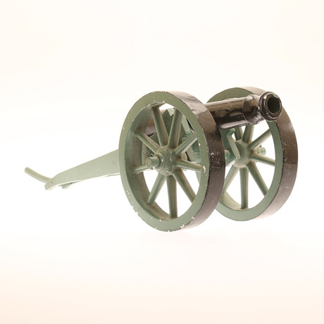 KANON, målat gjutgods, 1900-tal. Vapen & Militaria - Övrig militaria ...