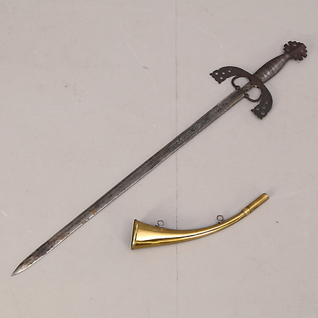 ORNAMENTAL SWORD metal + HUNTING HORN brass. Weapons & Militaria ...