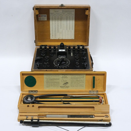 FOUR MEASURING INSTRUMENTS. Collectables - Technica & Nautica - Auctionet