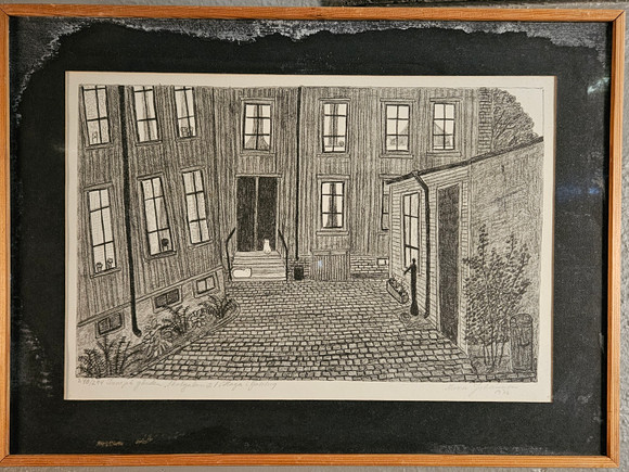 MONA JOHANSSON. "Inne på gården, Skolgatan 21 i Haga i Göteborg ...