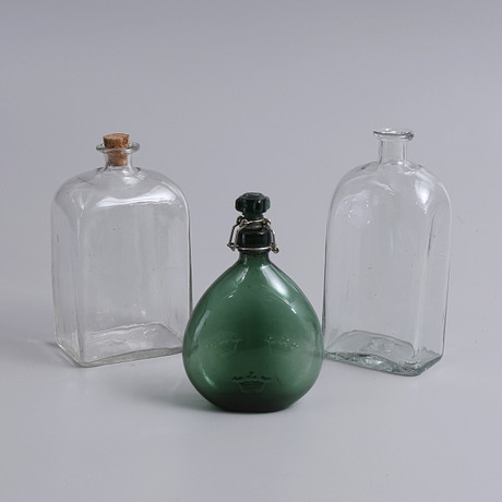 FLASKOR, 3 st, glas, 1800/ 1900-tal. Glas - Övrigt - Auctionet