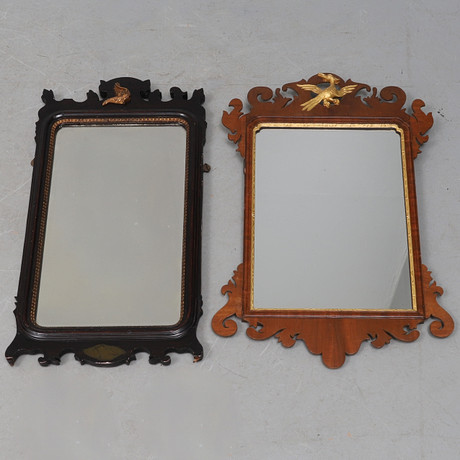 A REPRODUCTION 'CHIPPENDALE' STYLE UPRIGHT WALL MIRROR. Mirrors - Auctionet