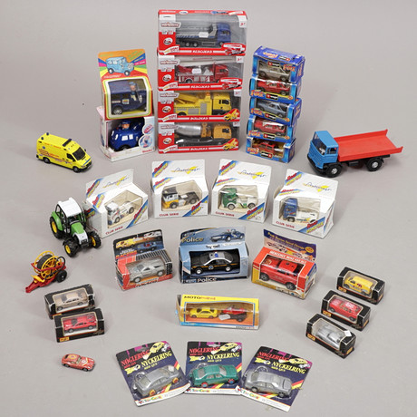 LEKSAKSBILAR mm, 32 st, 1990-tal. Leksaker - Leksaker - Auctionet
