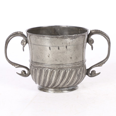 A RARE AND FINE QUEEN ANNE PEWTER TWIN-HANDLED GADROONED CUP, WIGAN ...