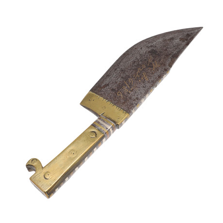 AN UNUSUAL 19TH CENTURY INDIAN KNIFE OR HAND AXE WITH INLAID BRASS DATE ...