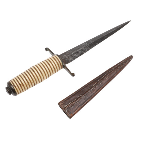 AN EARLY 19TH CENTURY BONE HANDLED DAGGER AND SCABBARD. Weapons ...