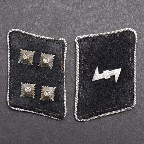 A PAIR OF SECOND WORLD WAR GERMAN SS OFFICER'S COLLAR PATCHES. Weapons ...