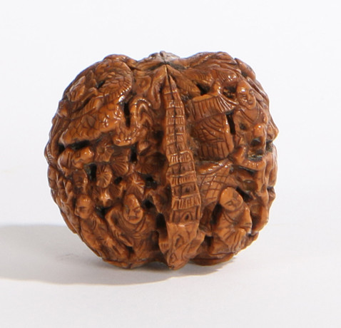 CHINESE CARVED WALNUT SHELL, QING DYNASTY. Asiatica - Auctionet