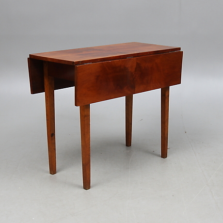 FOLDING TABLE, circa 1900. Furniture - Tables - Auctionet