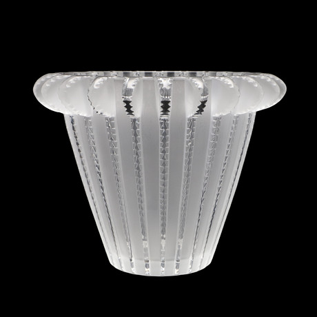 LALIQUE CRYSTAL GLASS VASE - 'ROYAT'. Glass - Art glass - Auctionet