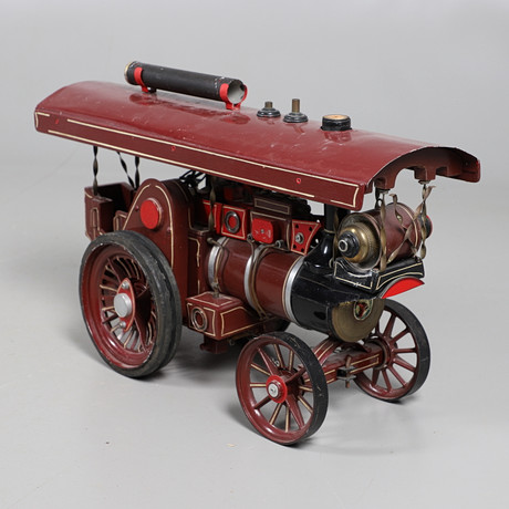 A LARGE MODEL TRACTION ENGINE. Toys - Toys - Auctionet