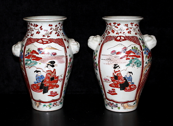 VASES, 2 porcelain china. Asiatica - Auctionet