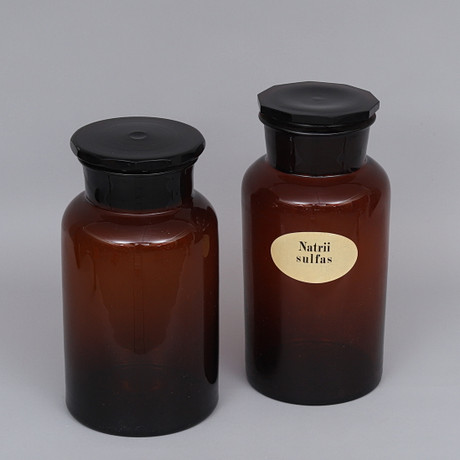 A set of two pharmacy jars, one of which is labelled Natrii sulfas ...