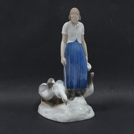 AXEL LOCHER. FIGURIN, FLICKA MED GÄSS, BING & GRÖNDAHL. Keramik ...