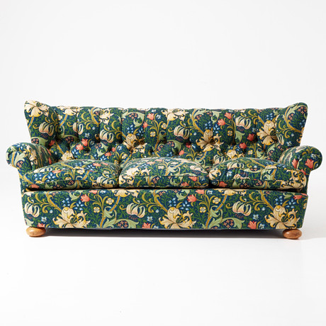 SOFFA, 1900-tal, klädd i "Lily" av William Morris för Sanderson. Möbler ...