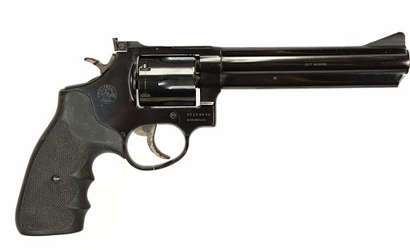 REVOLVER, Double Action, make Taurus, calibre .357 Magnum, no. OC230996 ...