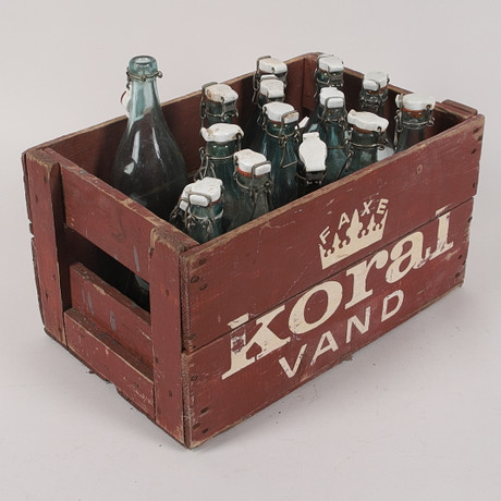 ÖLBACK med flaskor, 16 delar, glas & trä. Glas - Övrigt - Auctionet