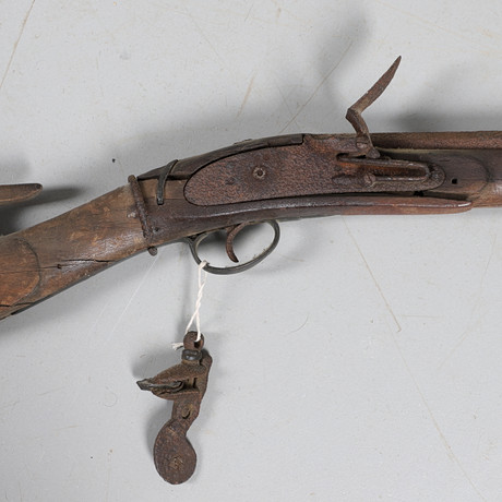 A FLINTLOCK LONG GUN IN RELIC CONDITION AND SIMILAR SWORD. Weapons ...