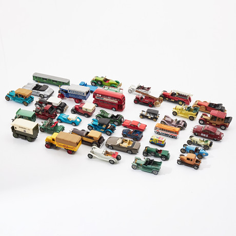 LEKSAKS- OCH MODELLBILAR och vagnar, mestadels Matchbox. Leksaker ...