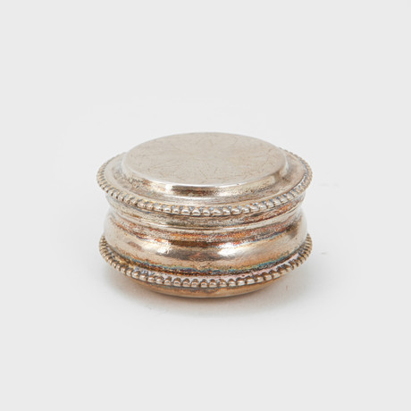 KYRKDOSA, silver, 1800-tal, otydliga stämplar. Vikt 41 gram. Silver ...