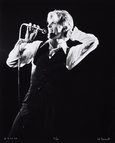 ED FINNELL. David Bowie som "The Thin White Duke", Los Angeles, Forum ...