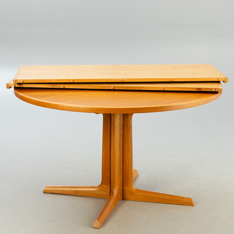 Gudme Møbelfabrik Danmark. Utdragbart ek runt matbord. Möbler - Bord ...