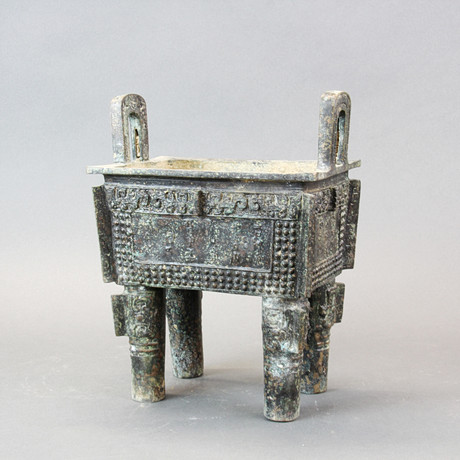 CHINESE ARCHAIC FORM RECTANGULAR CENSER. Asiatica - Auctionet