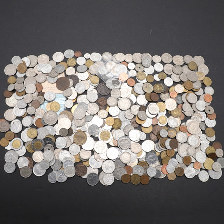A LARGE COLLECTION OF 19TH AND 20th CENTURY EUROPEAN COINS TO INCLUDE ...