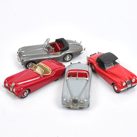 MODELLBILAR, 4 st, metall/resin, bl.a. Jaguar XK140, olika tillverkare ...
