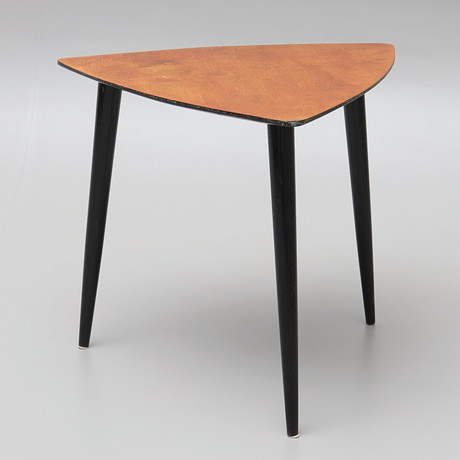A mid-20th century triangle-shaped table. Furniture - Tables - Auctionet