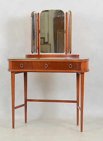 DRESSING TABLE WITH GLASS TOP, mahogany, 1940s/50s. Furniture - Tables ...