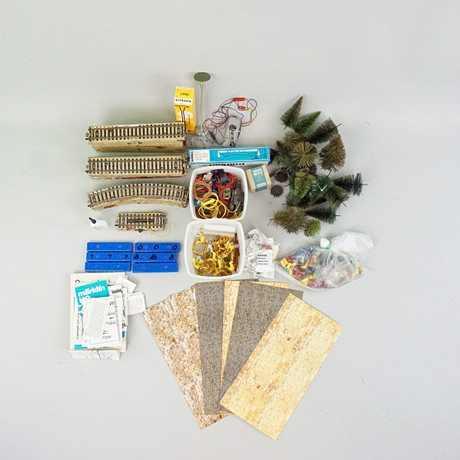 MÄRKLIN, rail, electric semaphore, decorative tree, yard lamp, etc ...