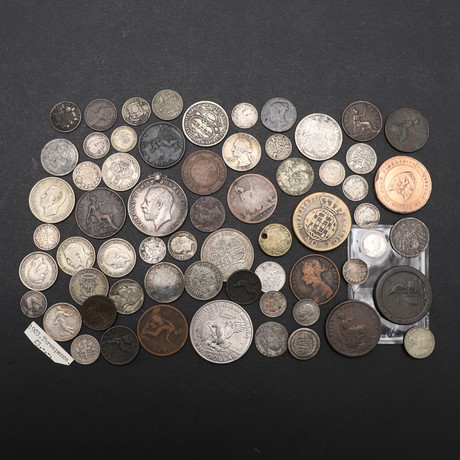 A MIXED COLLECTION OF WORLD COINS AND A GREAT WAR MEDAL. Coins, Medals ...