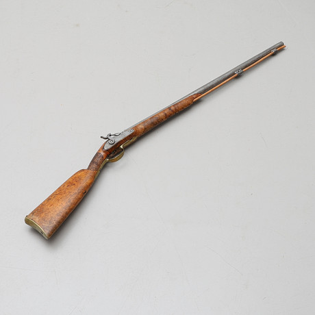 A SWEDISH HUNTING WEAPON, battle-lock rifle, circumference. in 1850 ...