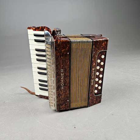 PIANODRAGSPEL, Hohner Regina I. Samlarföremål - Musikinstrument - Auctionet
