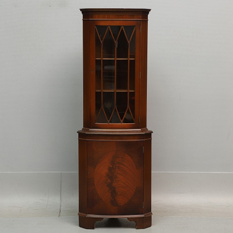 Corner cabinet, with display case, English style, late 20th century ...