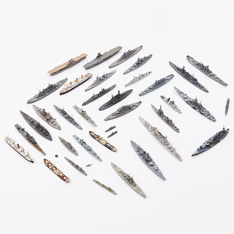 SHIP MODELS, 36 pieces, including Navis Neptun, waterline models ...